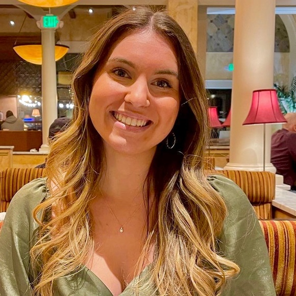 Abbie's Closet (@abigaillohr2000) | Poshmark